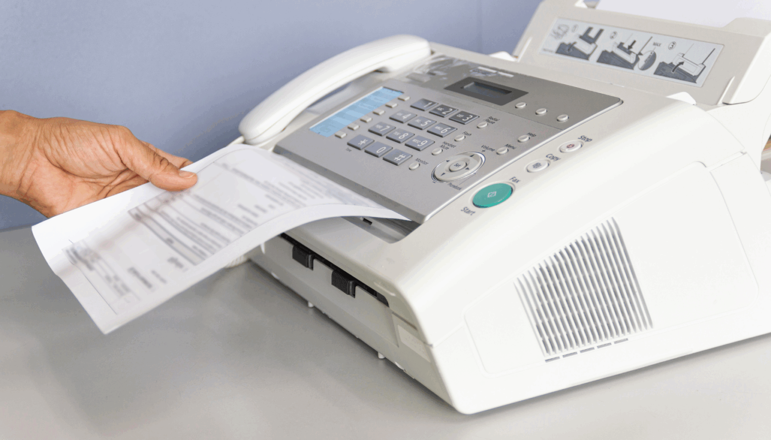 【2025年版】iPhoneから無料でFAXを送る方法｜FAX.deの使い方を解説 | 福岡・西新・博多のスマホ修理専門店 iatQ